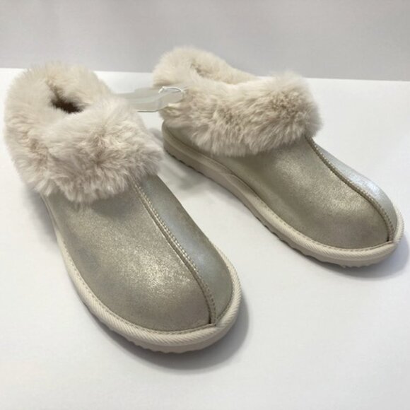Target | Shoes | Target Nwot Gold Fuzzy Slippers Size 5 | Poshmark